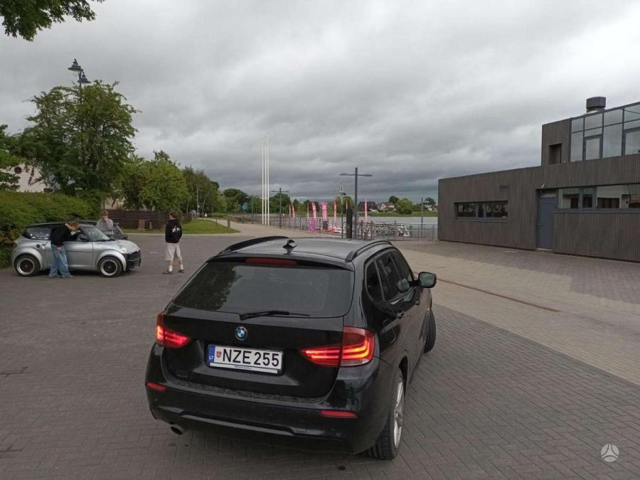 Black BMW X1 2012 in Telschi, with an engine capacity of 2.00 L and mileage of 246 thousand km for 7750 €, photo 57 on AUTOMOTO.COM.LV