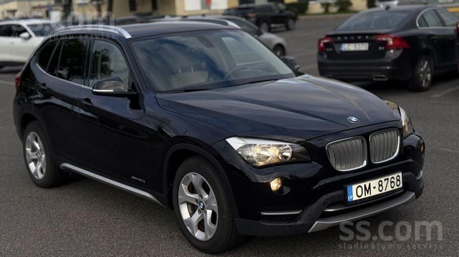Black BMW X1 2012 in Riga, with an engine capacity of 2.00 L and mileage of 0 thousand km for 6750 €, photo 4 on AUTOMOTO.COM.LV