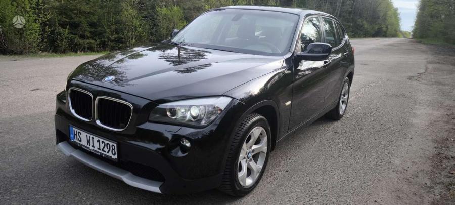 Black BMW X1 2012 in Kaunas, with an engine capacity of 2.00 L and mileage of 218 thousand km for 7300 €, photo 4 on AUTOMOTO.COM.LV