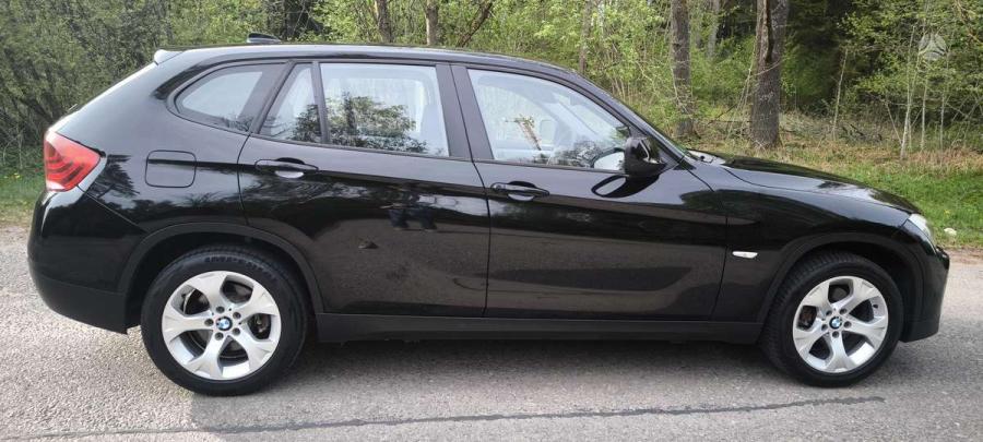 Black BMW X1 2012 in Kaunas, with an engine capacity of 2.00 L and mileage of 218 thousand km for 7300 €, photo 13 on AUTOMOTO.COM.LV