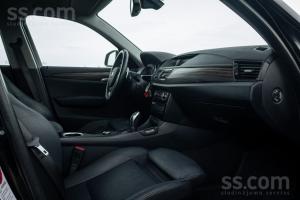 Black BMW X1 2012 in Jelgava, with an engine capacity of 2.00 L and mileage of 252 thousand km for 9200 €, photo 8 on AUTOMOTO.COM.LV
