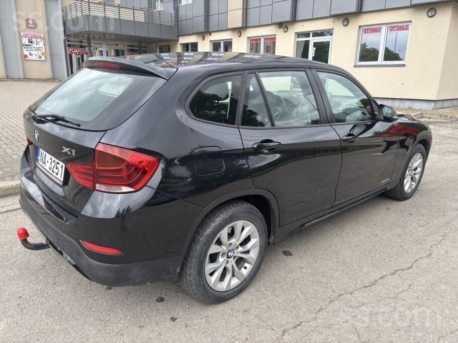 Black BMW X1 2013 in Aizkraukle, with an engine capacity of 2.00 L and mileage of 234 thousand km for 7000 €, photo 5 on AUTOMOTO.COM.LV