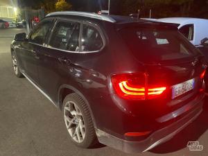 Black BMW X1 2013 in Panevezys, with an engine capacity of 2.00 L and mileage of 295 thousand km for 7199 €, photo 5 on AUTOMOTO.COM.LV
