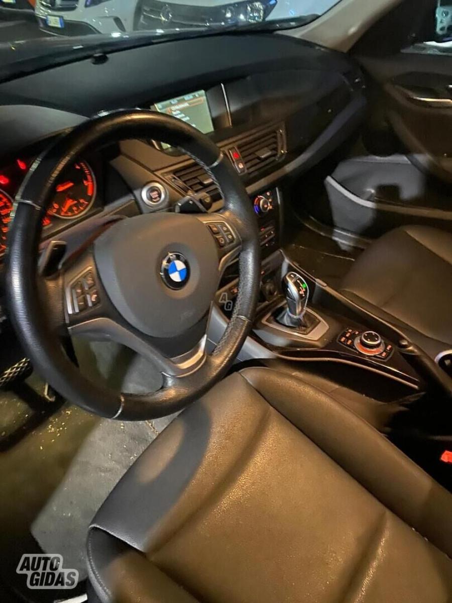 Black BMW X1 2013 in Panevezys, with an engine capacity of 2.00 L and mileage of 295 thousand km for 7199 €, photo 6 on AUTOMOTO.COM.LV