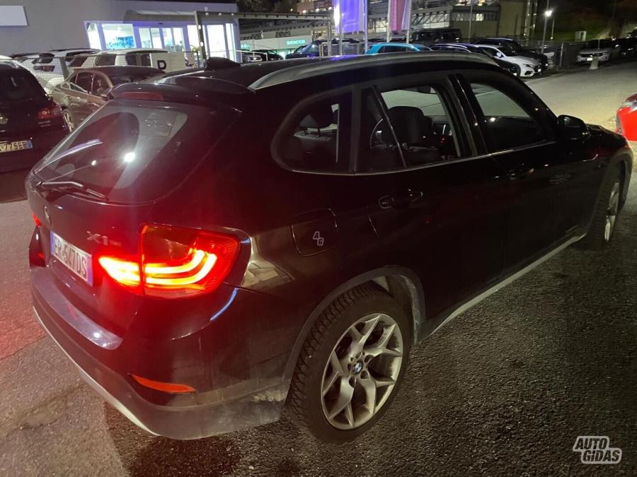 Black BMW X1 2013 in Panevezys, with an engine capacity of 2.00 L and mileage of 295 thousand km for 7199 €, photo 7 on AUTOMOTO.COM.LV