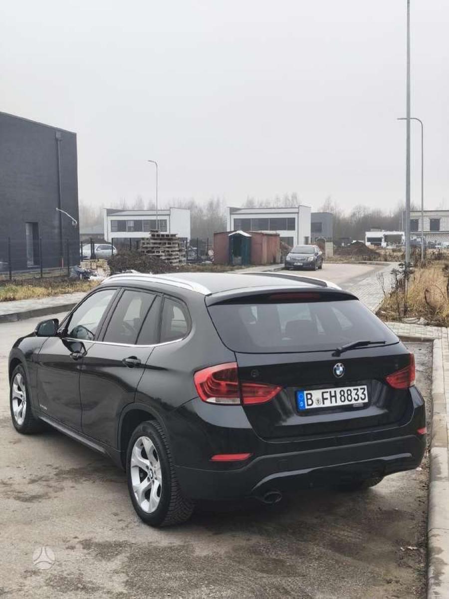 Black BMW X1 2013 in Kaunas, with an engine capacity of 2.00 L and mileage of 249 thousand km for 8250 €, photo 4 on AUTOMOTO.COM.LV