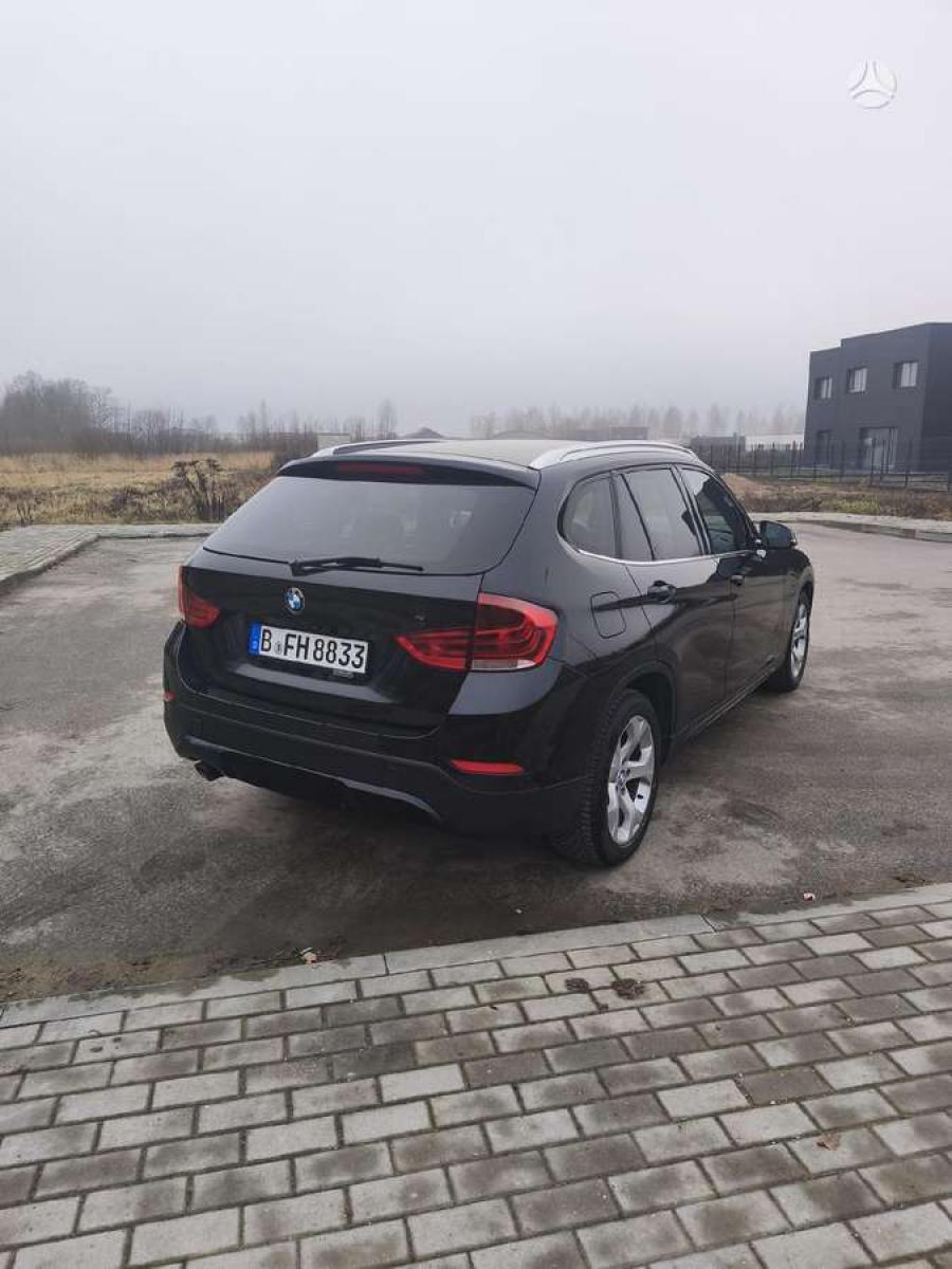 Black BMW X1 2013 in Kaunas, with an engine capacity of 2.00 L and mileage of 249 thousand km for 8250 €, photo 6 on AUTOMOTO.COM.LV