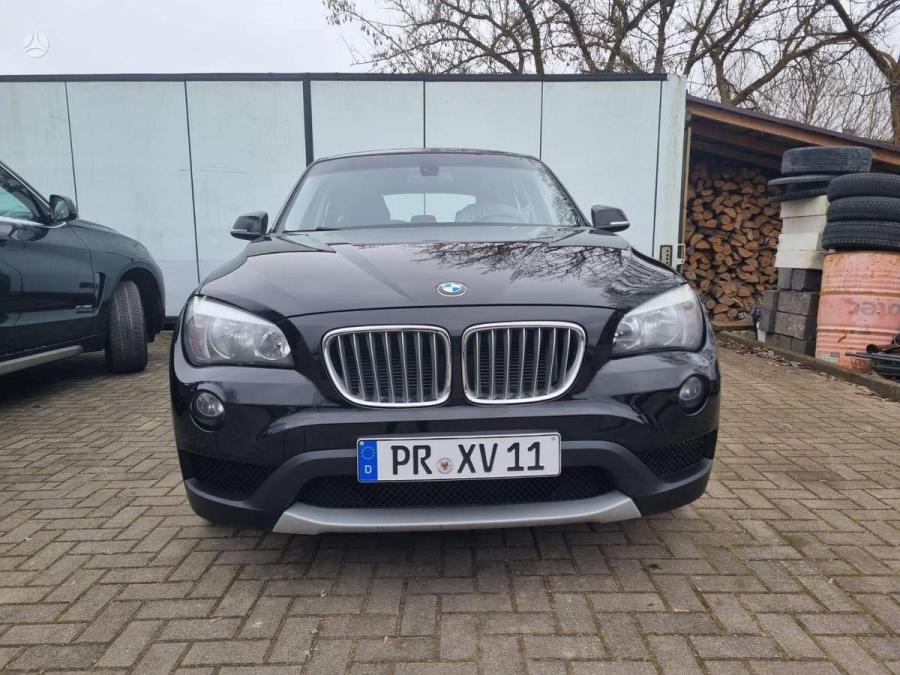 Black BMW X1 2013 in Kelme, with an engine capacity of 2.00 L and mileage of 261 thousand km for 6400 €, photo 1 on AUTOMOTO.COM.LV