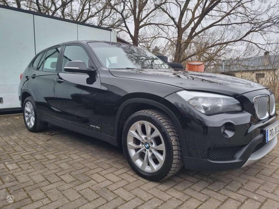 Black BMW X1 2013 in Kelme, with an engine capacity of 2.00 L and mileage of 261 thousand km for 6400 €, photo 2 on AUTOMOTO.COM.LV