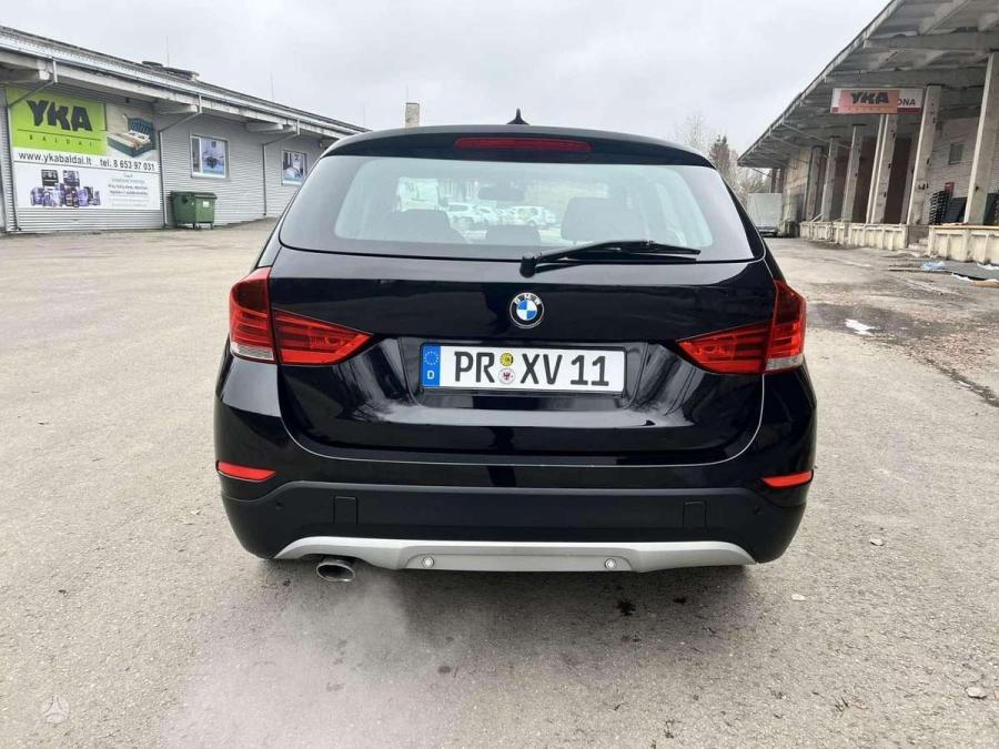 Black BMW X1 2013 in Kelme, with an engine capacity of 2.00 L and mileage of 261 thousand km for 6400 €, photo 6 on AUTOMOTO.COM.LV