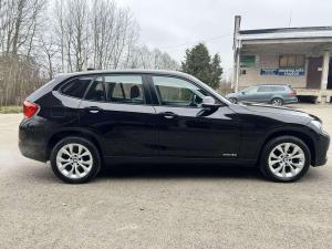 Black BMW X1 2013 in Kelme, with an engine capacity of 2.00 L and mileage of 261 thousand km for 6400 €, photo 8 on AUTOMOTO.COM.LV