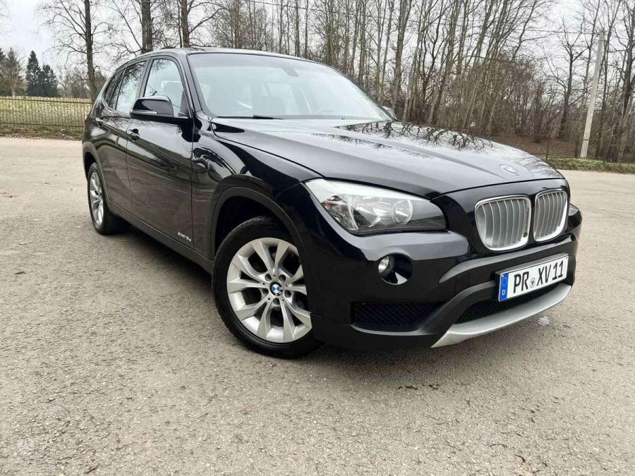 Black BMW X1 2013 in Kelme, with an engine capacity of 2.00 L and mileage of 261 thousand km for 6400 €, photo 9 on AUTOMOTO.COM.LV