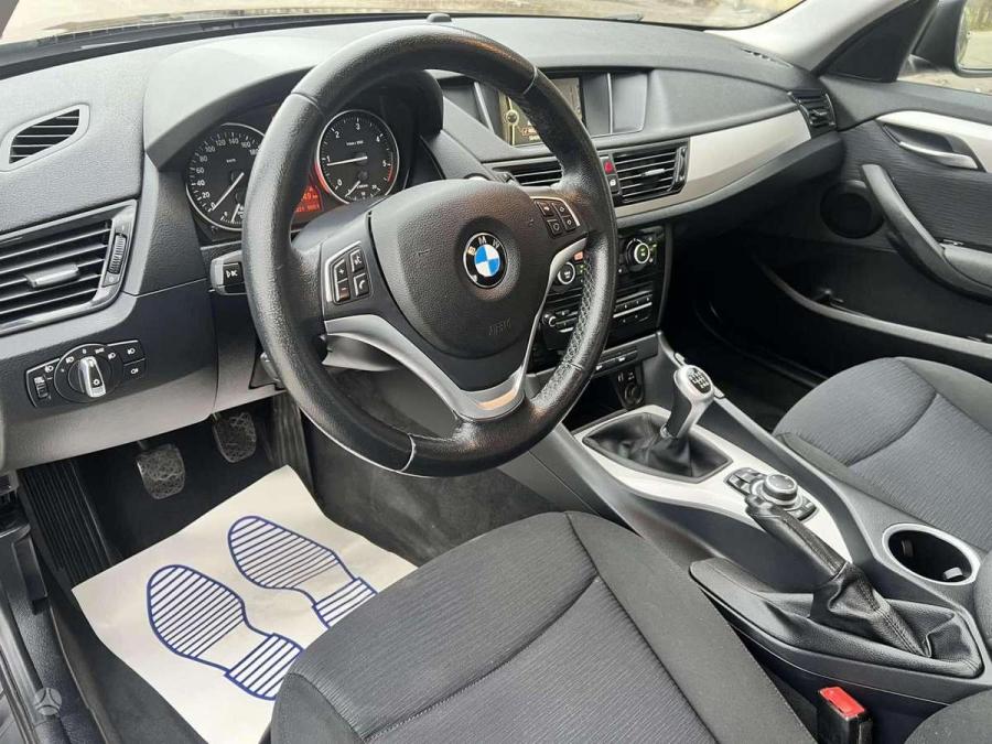 Black BMW X1 2013 in Kelme, with an engine capacity of 2.00 L and mileage of 261 thousand km for 6400 €, photo 12 on AUTOMOTO.COM.LV