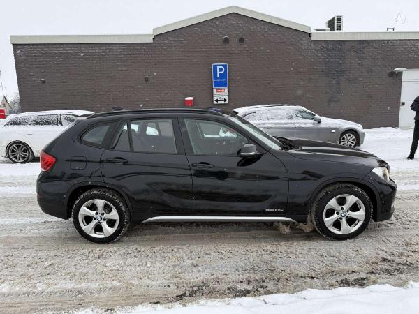 Черный БМВ Х1 2013 в Мариямполе, объемом двигателя 2.00 л и пробегом 281 тыс. км за 4950 €, фото 5 на AUTOMOTO.COM.LV