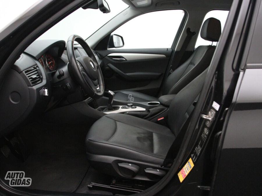 Black BMW X1 2013 in Vilnius, with an engine capacity of 2.00 L and mileage of 151 thousand km for 11699 €, photo 4 on AUTOMOTO.COM.LV