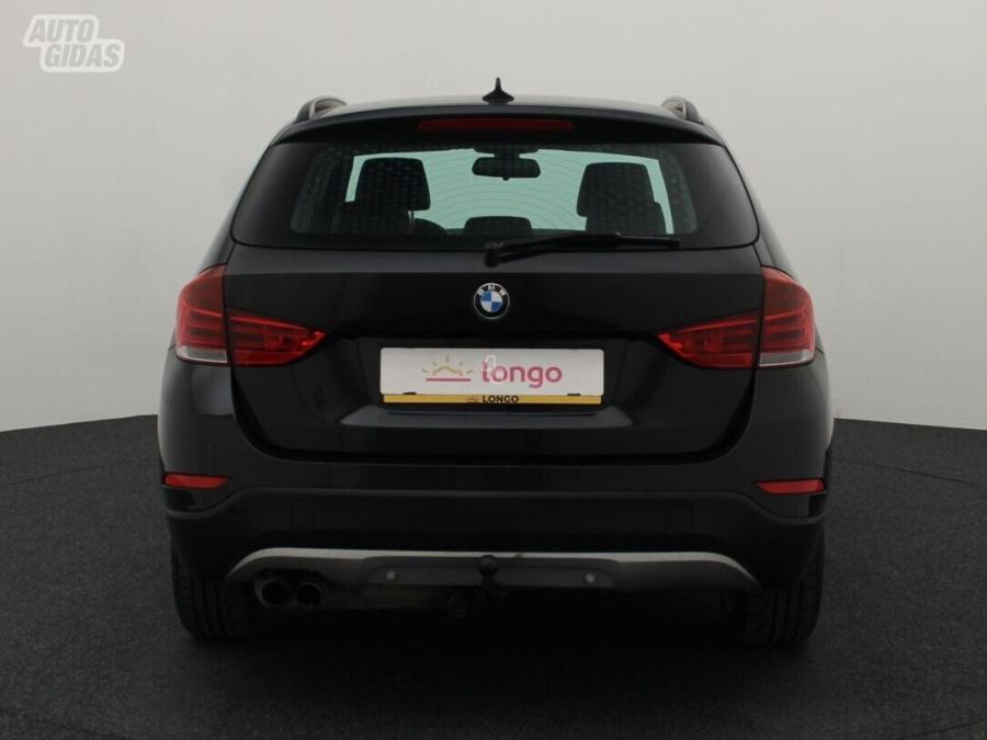 Black BMW X1 2013 in Vilnius, with an engine capacity of 2.00 L and mileage of 151 thousand km for 11699 €, photo 5 on AUTOMOTO.COM.LV