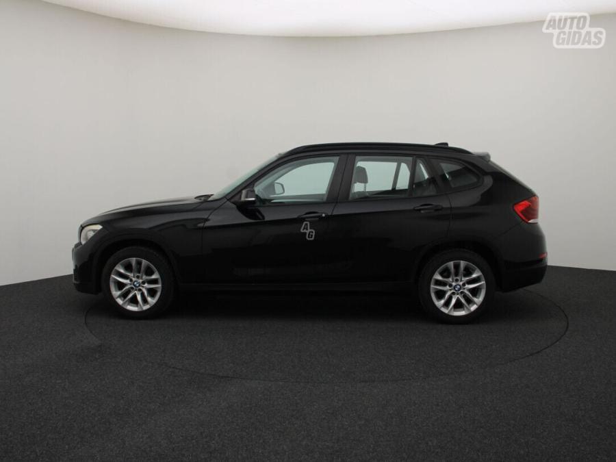 Black BMW X1 2013 in Vilnius, with an engine capacity of 2.00 L and mileage of 151 thousand km for 11699 €, photo 6 on AUTOMOTO.COM.LV