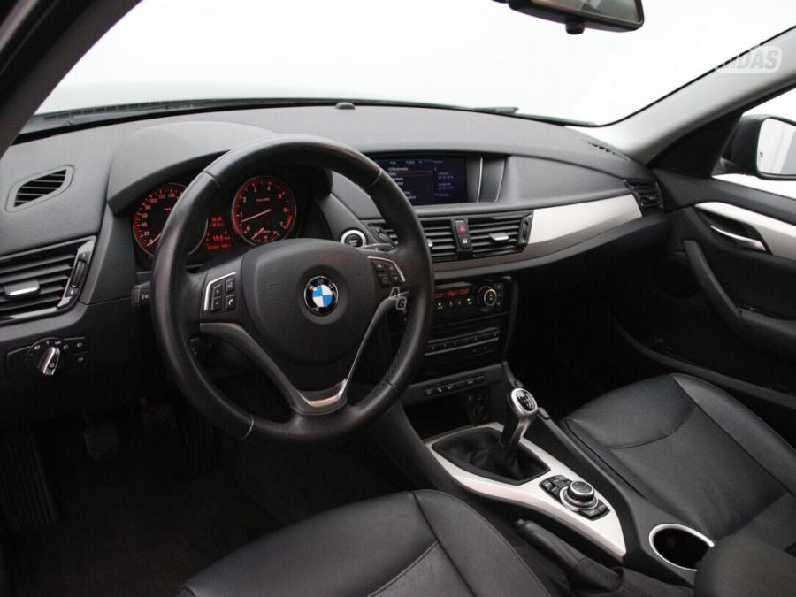 Black BMW X1 2013 in Vilnius, with an engine capacity of 2.00 L and mileage of 151 thousand km for 11699 €, photo 16 on AUTOMOTO.COM.LV