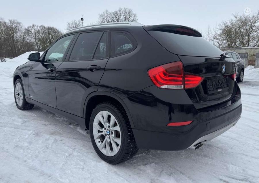 Black BMW X1 2013 in Panevezys, with an engine capacity of 2.00 L and mileage of 259 thousand km for 5900 €, photo 3 on AUTOMOTO.COM.LV