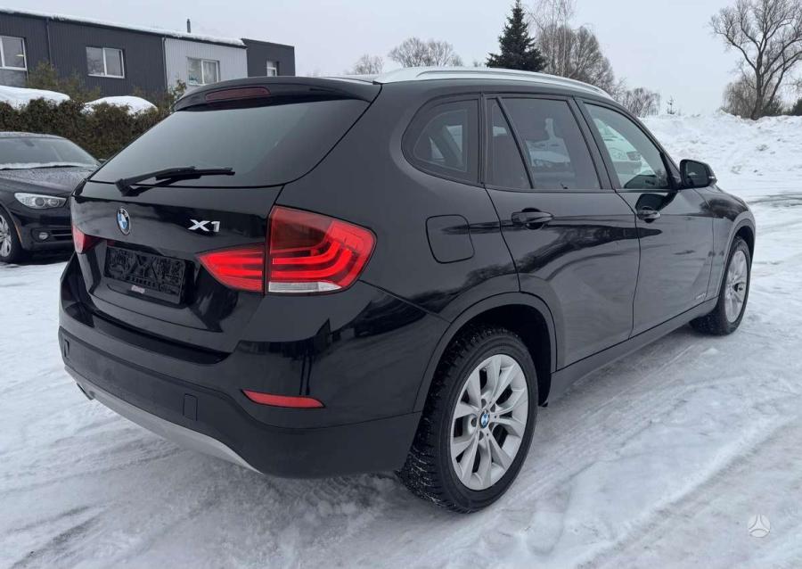 Black BMW X1 2013 in Panevezys, with an engine capacity of 2.00 L and mileage of 259 thousand km for 5900 €, photo 4 on AUTOMOTO.COM.LV