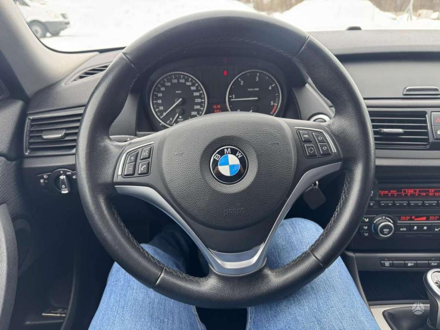 Black BMW X1 2013 in Panevezys, with an engine capacity of 2.00 L and mileage of 259 thousand km for 5900 €, photo 6 on AUTOMOTO.COM.LV