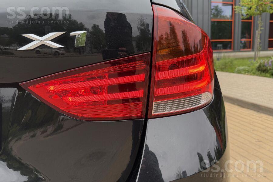 Black BMW X1 2013 in Riga, with an engine capacity of 1.90 L and mileage of 75 thousand km for 15000 €, photo 8 on AUTOMOTO.COM.LV