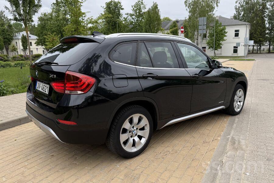 Black BMW X1 2013 in Riga, with an engine capacity of 1.90 L and mileage of 75 thousand km for 15000 €, photo 9 on AUTOMOTO.COM.LV