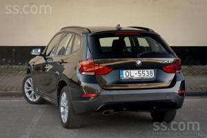 Black BMW X1 2013 in Talsi, with an engine capacity of 2.00 L and mileage of 148 thousand km for 11950 €, photo 5 on AUTOMOTO.COM.LV