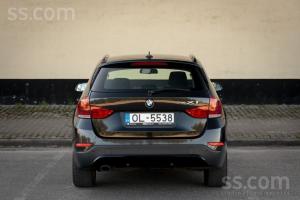Black BMW X1 2013 in Talsi, with an engine capacity of 2.00 L and mileage of 148 thousand km for 11950 €, photo 6 on AUTOMOTO.COM.LV