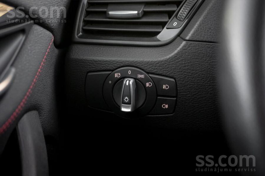 Black BMW X1 2013 in Talsi, with an engine capacity of 2.00 L and mileage of 148 thousand km for 11950 €, photo 15 on AUTOMOTO.COM.LV