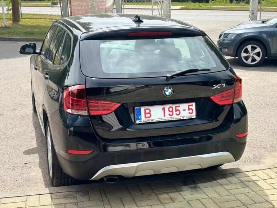 Black BMW X1 2013 in Riga, with an engine capacity of 2.00 L and mileage of 181 thousand km for 9499 €, photo 9 on AUTOMOTO.COM.LV