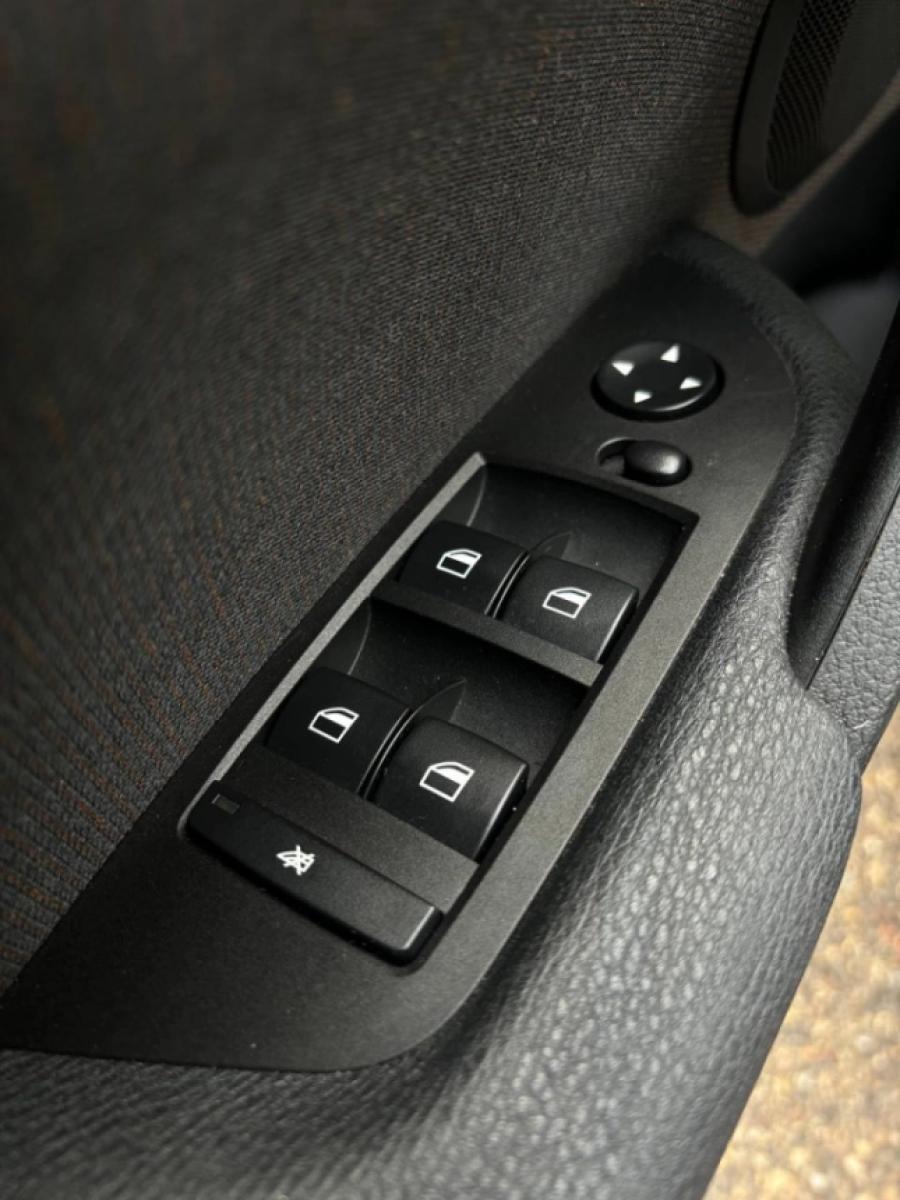 Black BMW X1 2013 in Riga, with an engine capacity of 2.00 L and mileage of 181 thousand km for 9499 €, photo 26 on AUTOMOTO.COM.LV