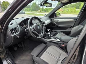 Melns BMW X1 2013 Kuldīga, ar dzinēja tilpumu 2.00 L un nobraukumu 257 tūkst. km par 7300 €, foto 8 vietnē AUTOMOTO.COM.LV
