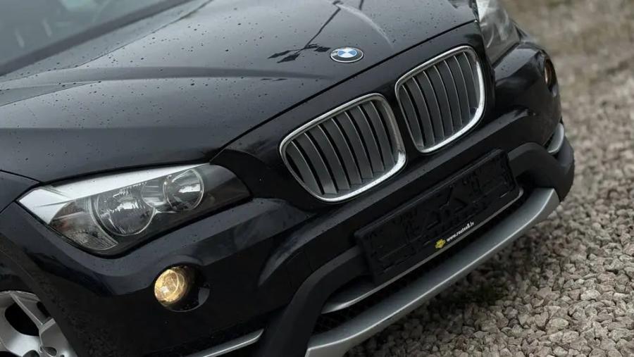Black BMW X1 2013 in Jelgava, with an engine capacity of 2.00 L and mileage of 335 thousand km for 6990 €, photo 6 on AUTOMOTO.COM.LV