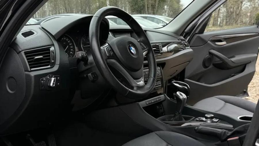 Black BMW X1 2013 in Jelgava, with an engine capacity of 2.00 L and mileage of 335 thousand km for 6990 €, photo 8 on AUTOMOTO.COM.LV