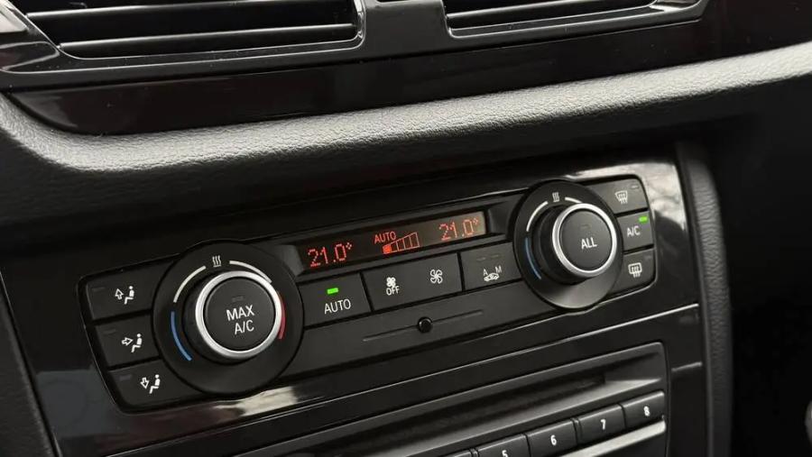 Black BMW X1 2013 in Jelgava, with an engine capacity of 2.00 L and mileage of 335 thousand km for 6990 €, photo 18 on AUTOMOTO.COM.LV
