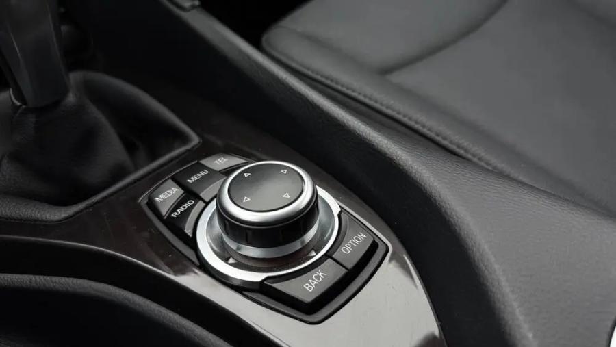 Black BMW X1 2013 in Jelgava, with an engine capacity of 2.00 L and mileage of 335 thousand km for 6990 €, photo 22 on AUTOMOTO.COM.LV