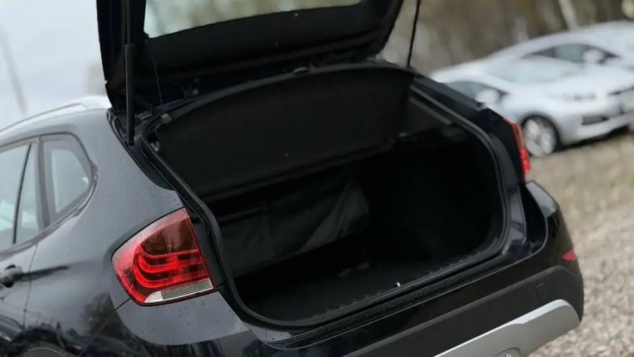 Black BMW X1 2013 in Jelgava, with an engine capacity of 2.00 L and mileage of 335 thousand km for 6990 €, photo 30 on AUTOMOTO.COM.LV