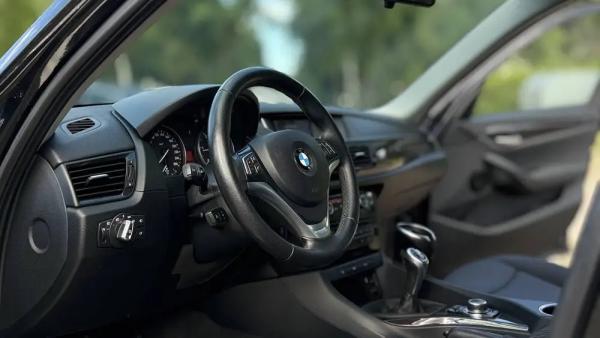 Melns BMW X1 2013 Jelgava, ar dzinēja tilpumu 2.00 L un nobraukumu 335 tūkst. km par 6990 €, foto 7 vietnē AUTOMOTO.COM.LV