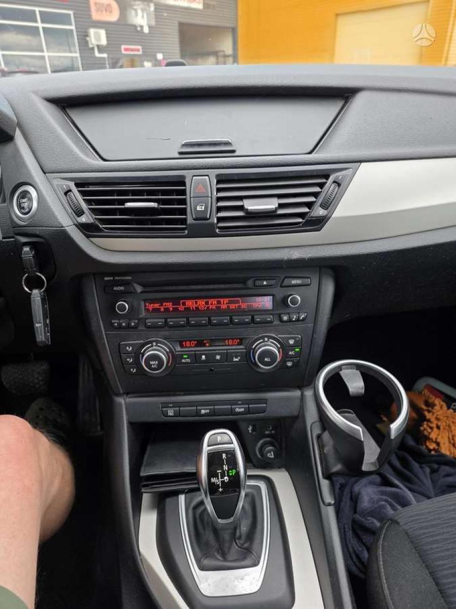 Black BMW X1 2013 in Taurage, with an engine capacity of 2.00 L and mileage of 233 thousand km for 5900 €, photo 11 on AUTOMOTO.COM.LV