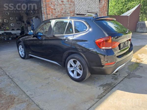 Black BMW X1 2013 in Daugavpils, with an engine capacity of 2.00 L and mileage of 185 thousand km for 9150 €, photo 5 on AUTOMOTO.COM.LV