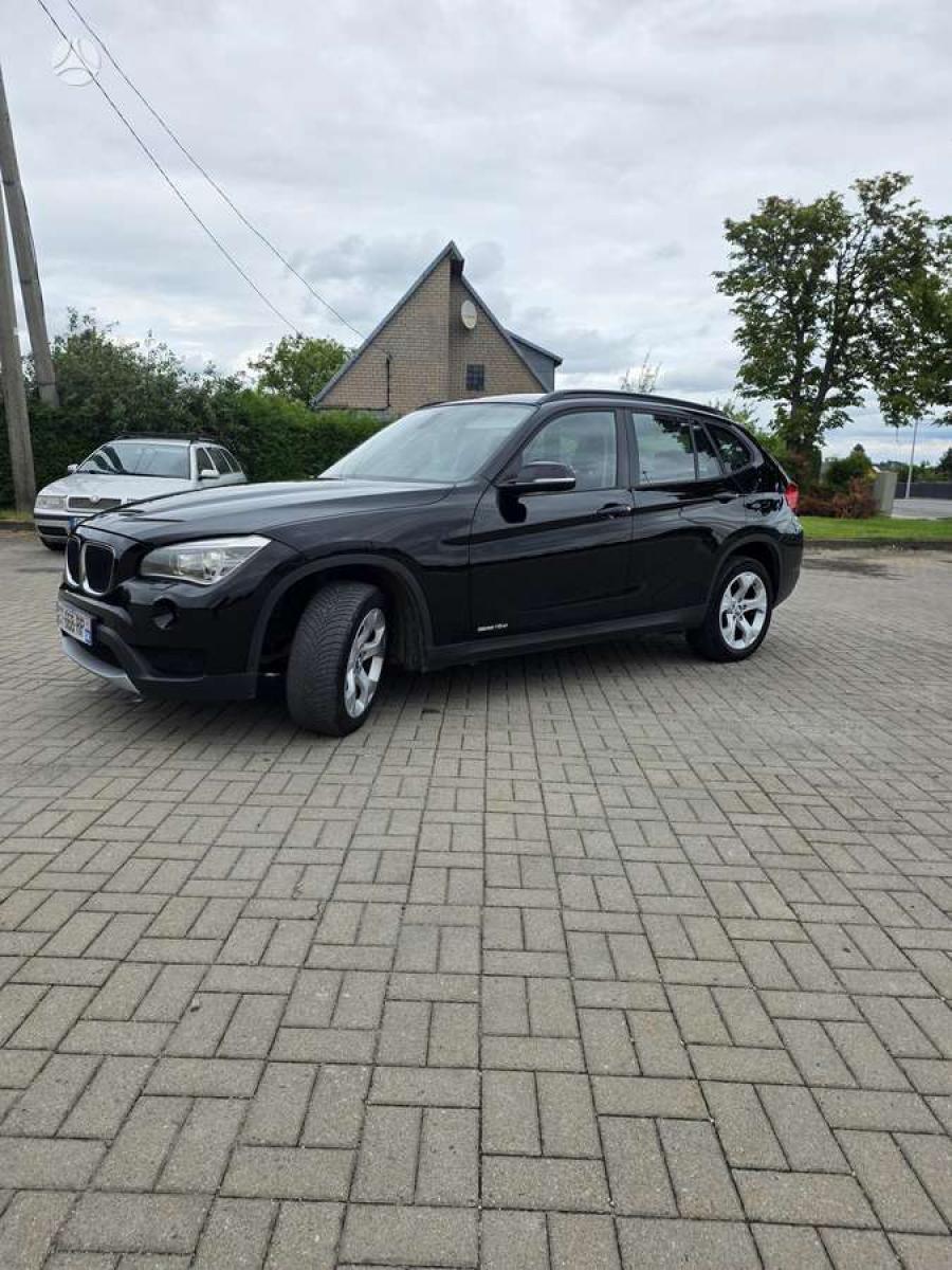 Black BMW X1 2013 in Taurage, with an engine capacity of 2.00 L and mileage of 233 thousand km for 7150 €, photo 4 on AUTOMOTO.COM.LV