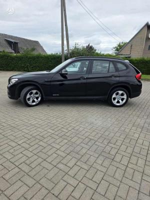 Black BMW X1 2013 in Taurage, with an engine capacity of 2.00 L and mileage of 233 thousand km for 7150 €, photo 5 on AUTOMOTO.COM.LV