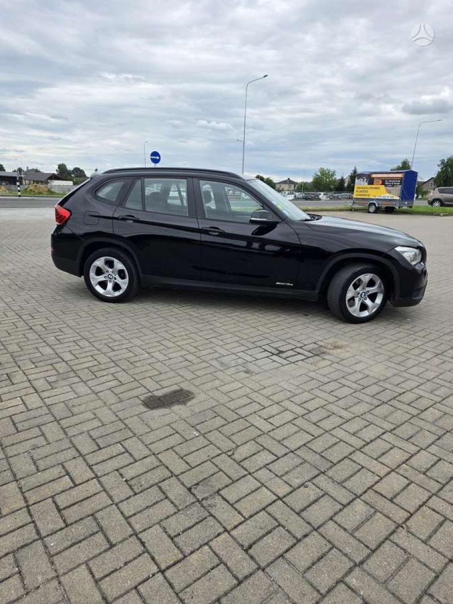 Black BMW X1 2013 in Taurage, with an engine capacity of 2.00 L and mileage of 233 thousand km for 7150 €, photo 6 on AUTOMOTO.COM.LV