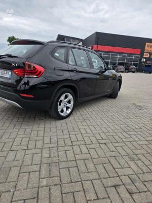 Black BMW X1 2013 in Taurage, with an engine capacity of 2.00 L and mileage of 233 thousand km for 7150 €, photo 9 on AUTOMOTO.COM.LV