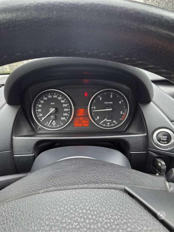 Black BMW X1 2013 in Taurage, with an engine capacity of 2.00 L and mileage of 233 thousand km for 7150 €, photo 10 on AUTOMOTO.COM.LV