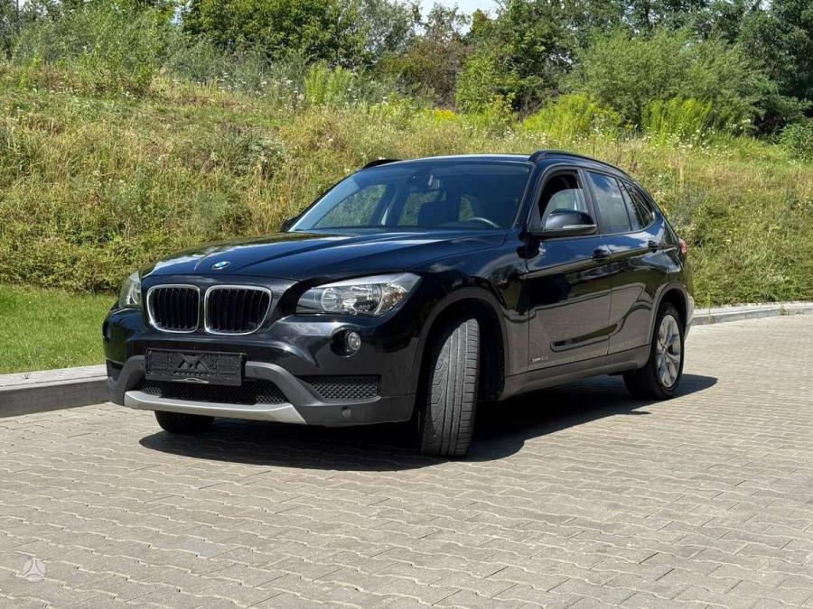 Черный БМВ Х1 2013 в Вильнюс, объемом двигателя 2.00 л и пробегом 173 тыс. км за 6700 €, фото 1 на AUTOMOTO.COM.LV