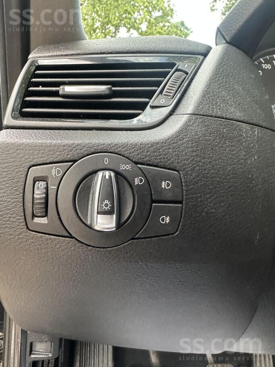Melns BMW X1 2013 Cēsis, ar dzinēja tilpumu 2.00 L un nobraukumu 0 tūkst. km par 7990 €, foto 18 vietnē AUTOMOTO.COM.LV