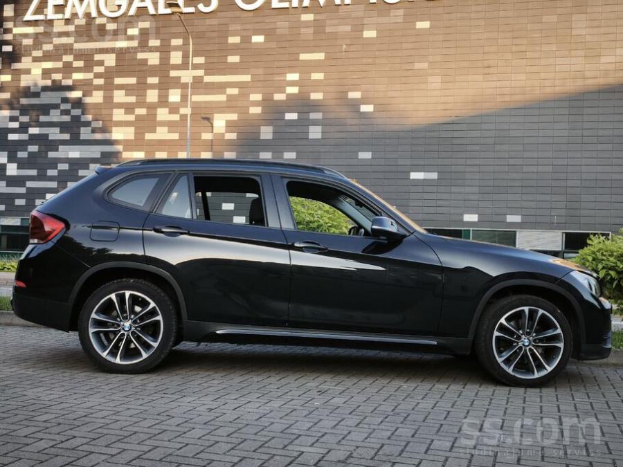 Melns BMW X1 2013 Jelgava, ar dzinēja tilpumu 2.00 L un nobraukumu 0 tūkst. km par 9990 €, foto 7 vietnē AUTOMOTO.COM.LV