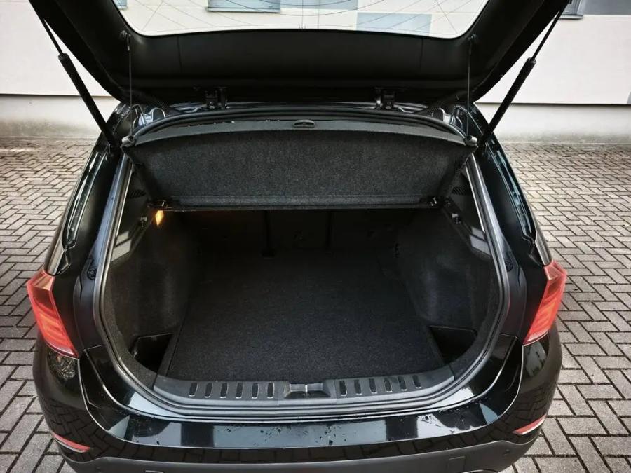 Melns BMW X1 2013 Jelgava, ar dzinēja tilpumu 2.00 L un nobraukumu 176 tūkst. km par 9990 €, foto 31 vietnē AUTOMOTO.COM.LV